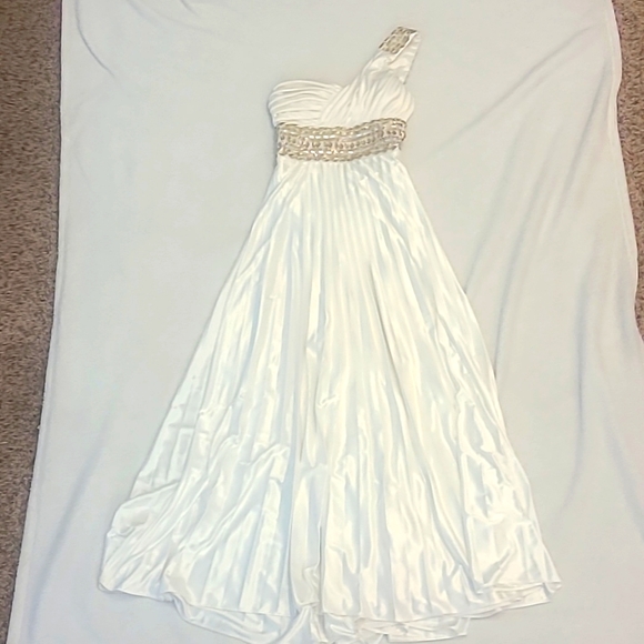 My Michelle | Dresses | My Michelle Brand Size Cream Formal Dress ...